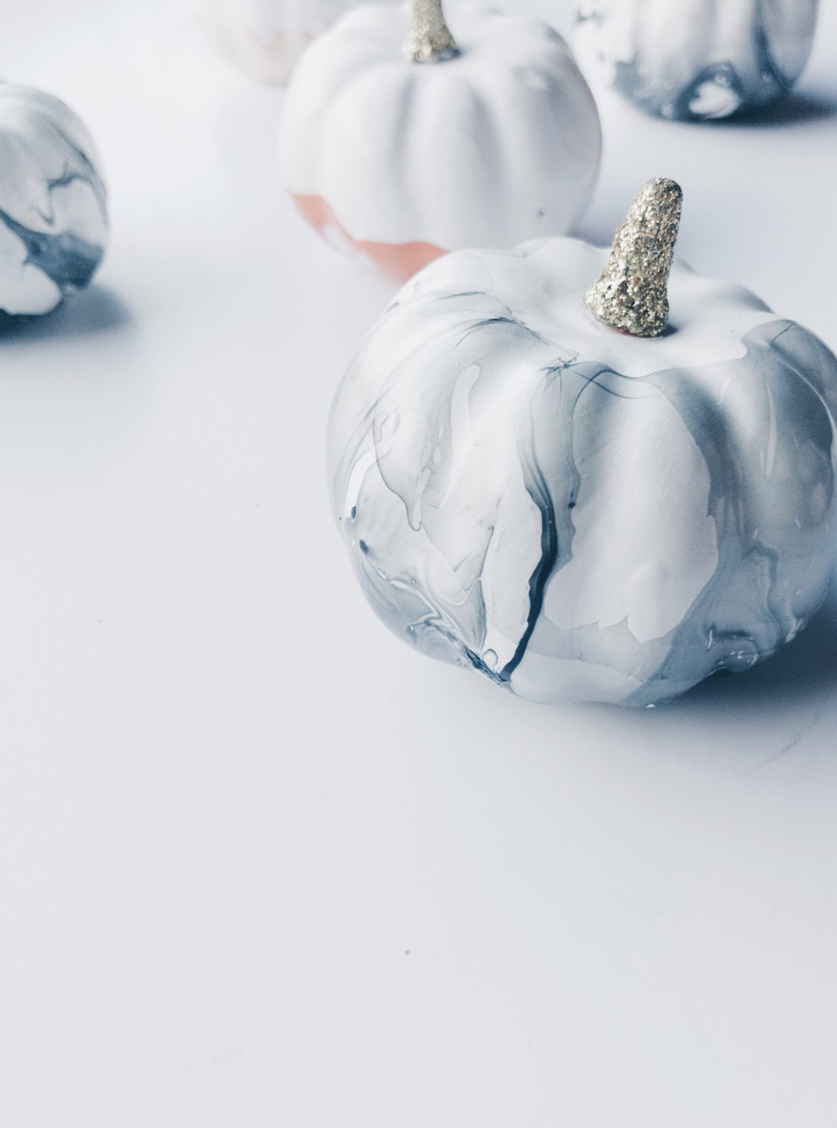 DIY: MARBLED PUMPKINS - Dwell & Dine