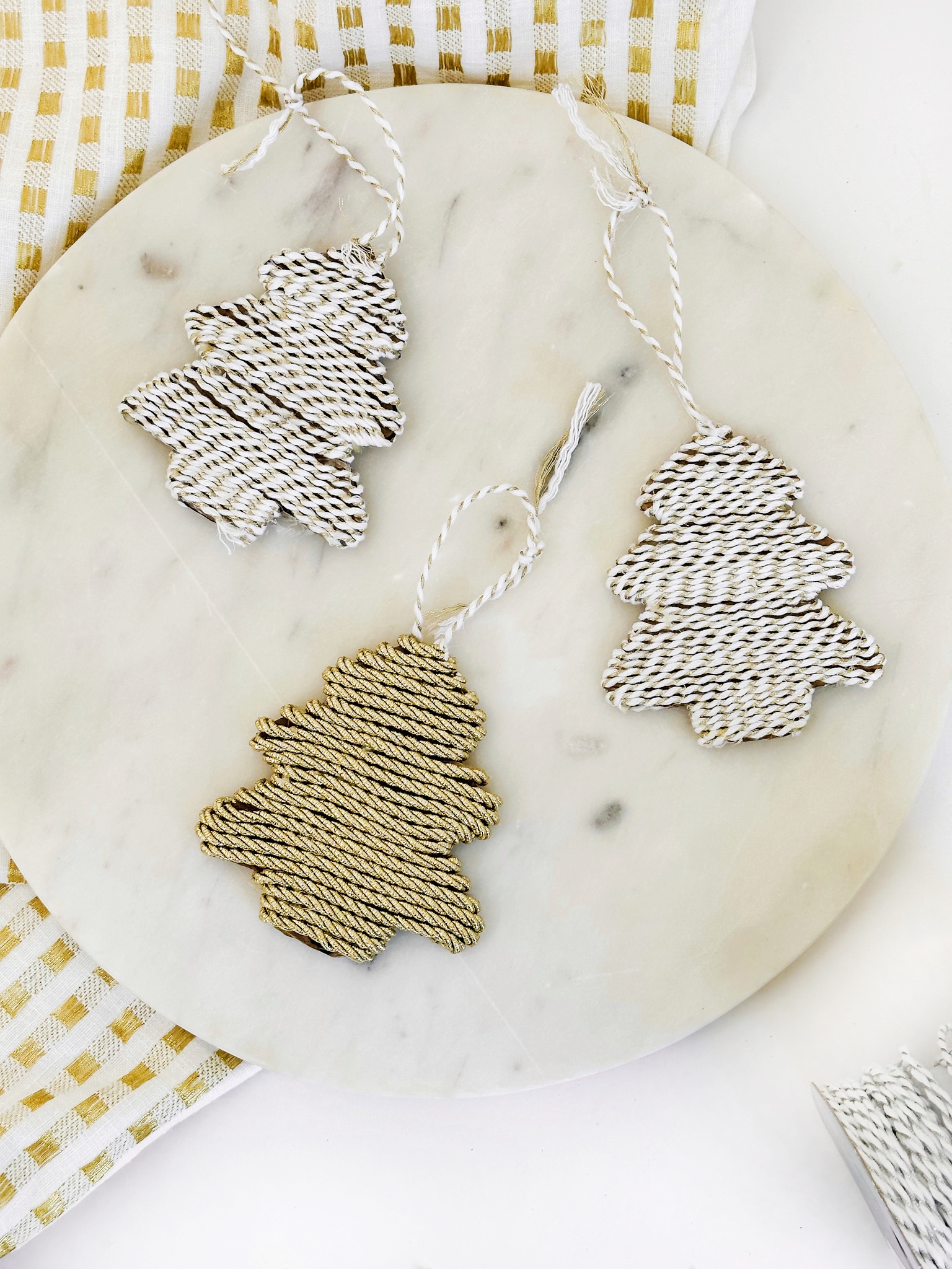 DIY String-Wrapped Christmas Tree Ornaments Tutorial - Dwell & Dine